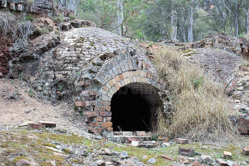 Glow Worm Tunnel & Newnes Ruins – Mudgee Bushwalking and Bike Riding ...